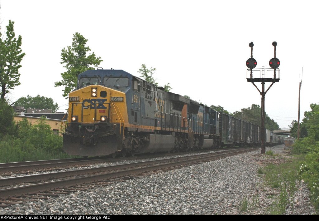 CSX 691 and train Q409